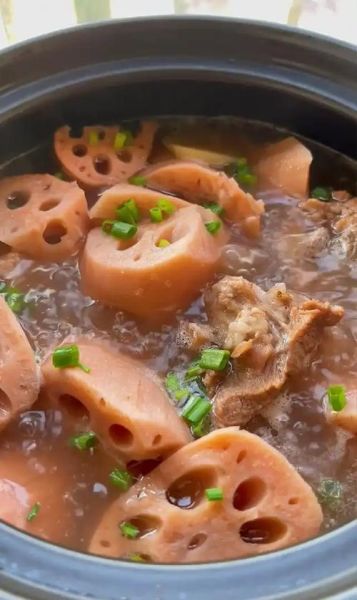 莲藕排骨汤怎么炖最好喝_莲藕排骨汤不黑的窍门-第1张图片-山城妙识 莲藕排骨汤怎么炖最好喝_莲藕排骨汤不黑的窍门-第1张图片-山城妙识