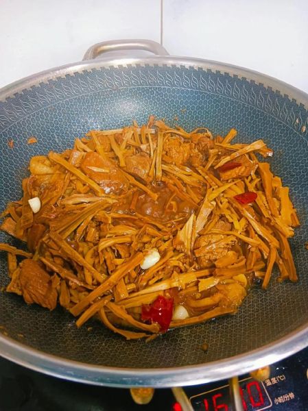 红烧肉炖笋干怎么做_笋干需要提前泡多久-第2张图片-山城妙识 红烧肉炖笋干怎么做_笋干需要提前泡多久-第2张图片-山城妙识