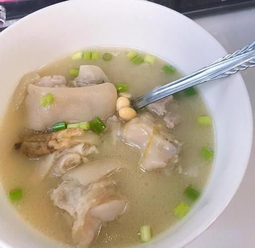 黄豆猪蹄汤怎么炖才烂_黄豆猪蹄汤的做法窍门-第1张图片-山城妙识 黄豆猪蹄汤怎么炖才烂_黄豆猪蹄汤的做法窍门-第1张图片-山城妙识