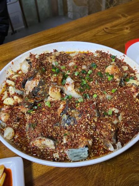 油泼鲤鱼怎么做_油泼鲤鱼的家常做法-第1张图片-山城妙识