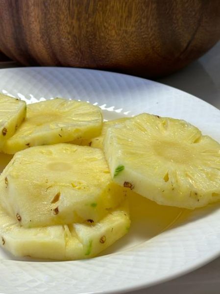 菠萝怎么削皮挖眼_菠萝削皮挖眼最简单的方法-第3张图片-山城妙识 菠萝怎么削皮挖眼_菠萝削皮挖眼最简单的方法-第3张图片-山城妙识