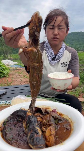 鲶鱼炖茄子怎么做_东北菜家常做法-第3张图片-山城妙识