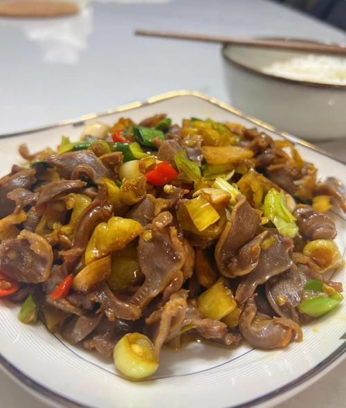 鸡胗怎么炒才脆嫩_家常爆炒鸡胗做法-第1张图片-山城妙识