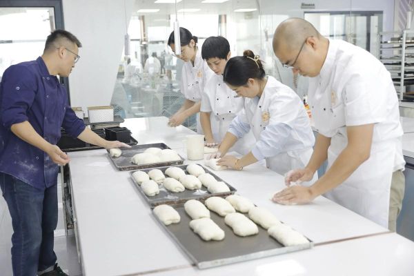 学蛋糕培训班多少钱一个月_学蛋糕培训班费用贵不贵-第3张图片-山城妙识