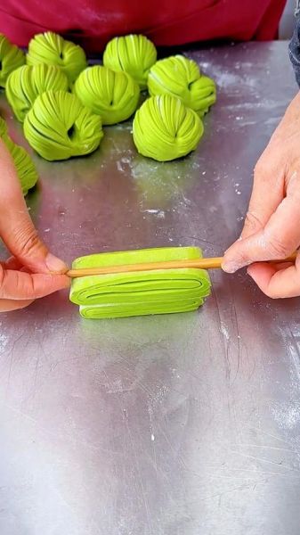 彩色花卷的做法视频_彩色花卷怎么做才松软-第1张图片-山城妙识