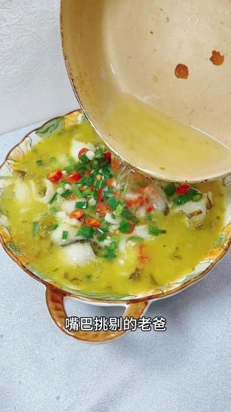 酸菜鱼片汤的做法_酸菜鱼片汤怎么做好吃-第2张图片-山城妙识