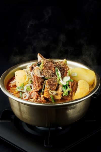 脊骨炖土豆怎么做_脊骨炖土豆放什么调料-第1张图片-山城妙识