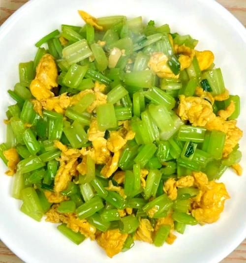 芹菜炒鸡蛋怎么做_芹菜炒鸡蛋需要焯水吗-第1张图片-山城妙识 芹菜炒鸡蛋怎么做_芹菜炒鸡蛋需要焯水吗-第1张图片-山城妙识
