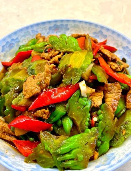 苦瓜炒肉片怎么做不苦_苦瓜炒肉片先炒苦瓜还是先炒肉-第2张图片-山城妙识