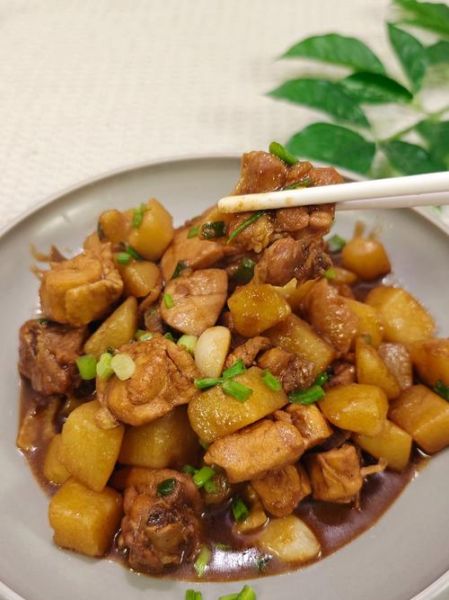 红烧土豆鸡块怎么做最好吃_家常红烧土豆鸡块做法-第1张图片-山城妙识 红烧土豆鸡块怎么做最好吃_家常红烧土豆鸡块做法-第1张图片-山城妙识