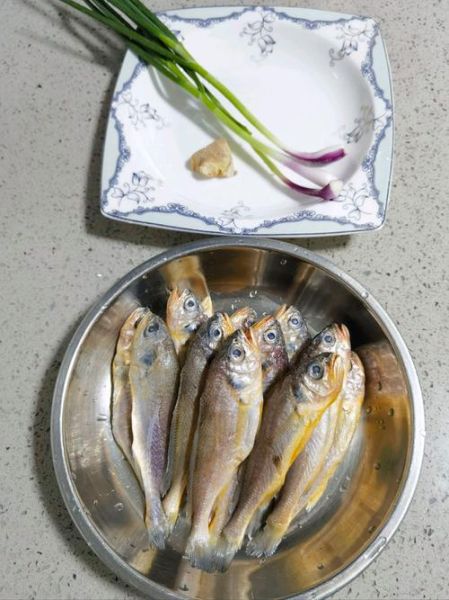 家常煎小黄花鱼怎么煎不碎_小黄花鱼怎么腌制才入味-第3张图片-山城妙识