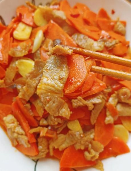 胡萝卜炒肉丝怎么炒才嫩_胡萝卜炒肉丝的家常做法-第2张图片-山城妙识