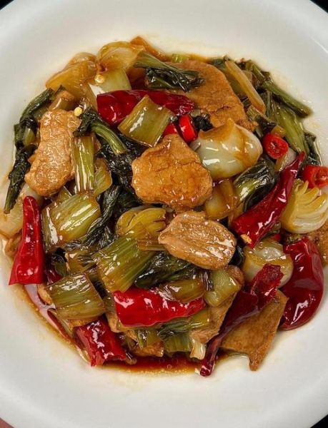 酸辣白菜炒肉片怎么做_酸辣白菜炒肉片家常做法-第1张图片-山城妙识