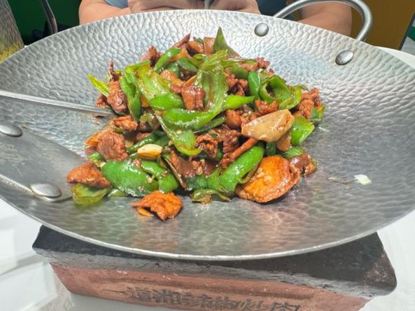 菜小湘辣椒炒肉怎么做_正宗湘味辣椒炒肉秘诀-第3张图片-山城妙识