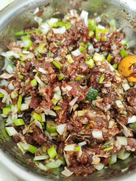 猪肉包子馅怎么调才鲜嫩多汁_家常做法比例是多少-第2张图片-山城妙识