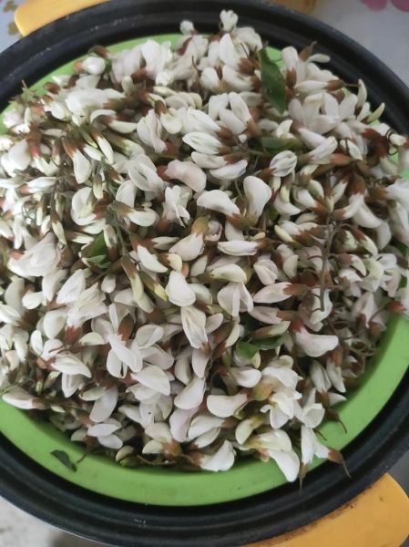 蒸槐花怎么做_河南蒸槐花的家常做法-第1张图片-山城妙识