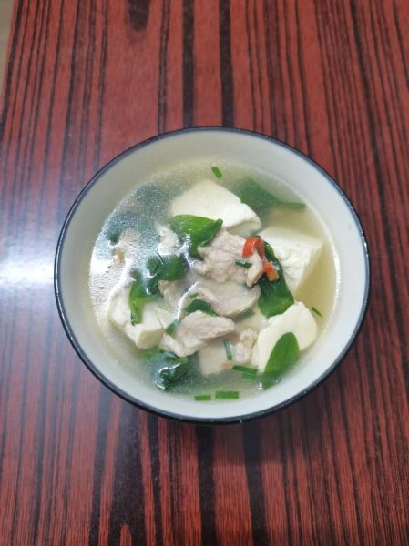青菜肉丝豆腐汤怎么做_家常豆腐汤怎么做好吃-第1张图片-山城妙识