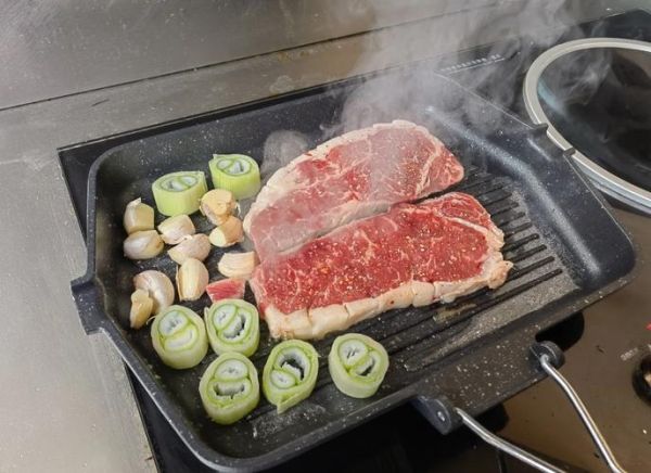 新手怎么煎牛排_煎牛排用什么锅-第3张图片-山城妙识