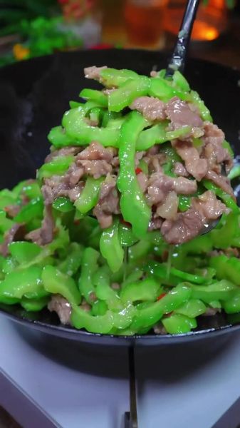 苦瓜炒肉片怎么做好吃_苦瓜炒肉片不苦的做法-第3张图片-山城妙识 苦瓜炒肉片怎么做好吃_苦瓜炒肉片不苦的做法-第3张图片-山城妙识