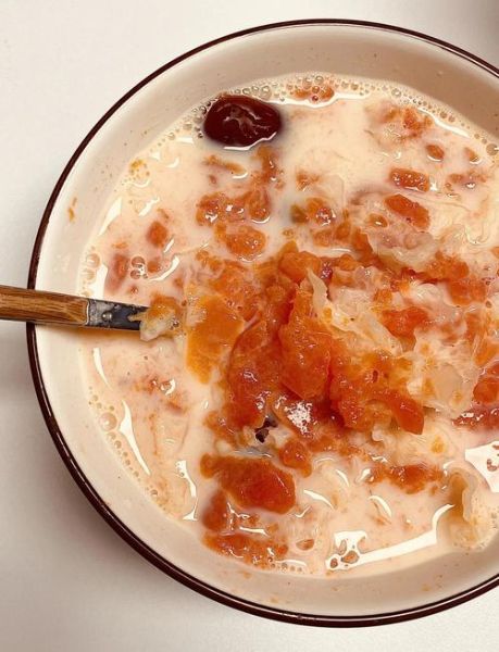 牛奶炖木瓜的做法_牛奶炖木瓜的功效与作用-第1张图片-山城妙识