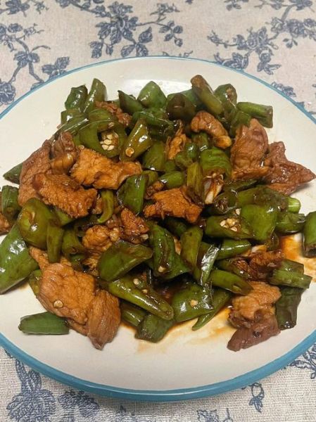辣椒炒肉炒几分钟_辣椒炒肉多久能熟-第3张图片-山城妙识