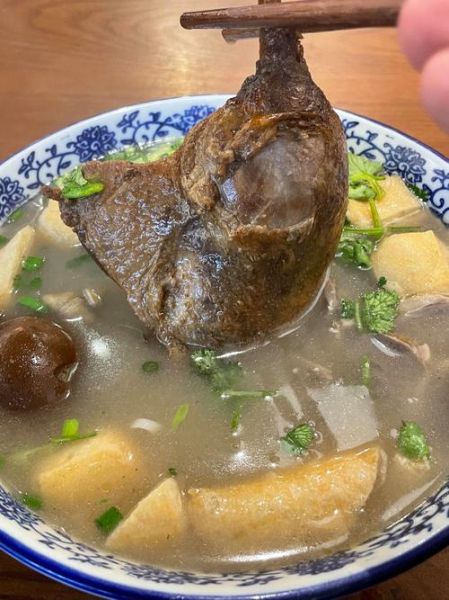 鸭腿汤怎么炖好喝_鸭腿汤去腥技巧-第1张图片-山城妙识