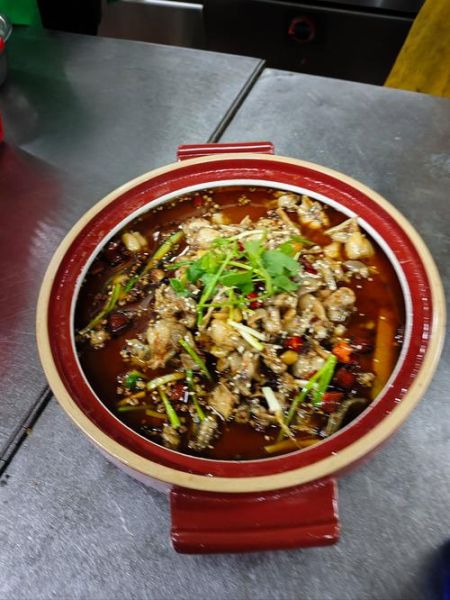 正宗馋嘴牛蛙炒酱配方_怎么做才够香辣入味-第2张图片-山城妙识