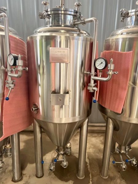 鲜啤酒设备多少钱一套_小型精酿啤酒机价格-第2张图片-山城妙识