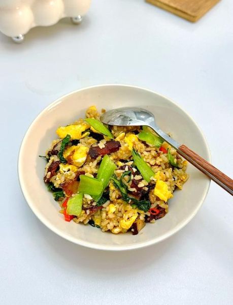 腊肠炒饭怎么做_腊肠炒饭先炒什么-第3张图片-山城妙识