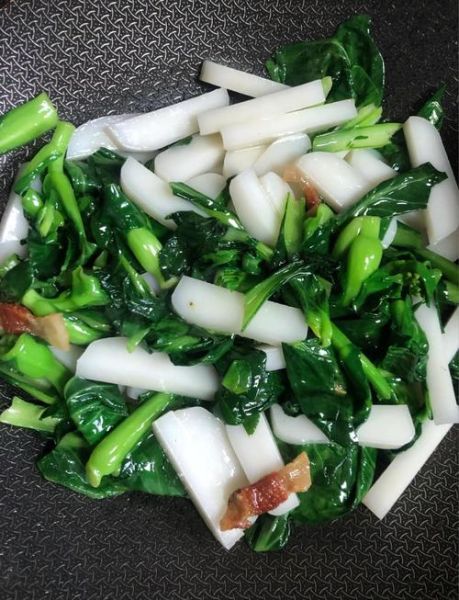青菜炒年糕怎么做_家常做法步骤详解-第1张图片-山城妙识