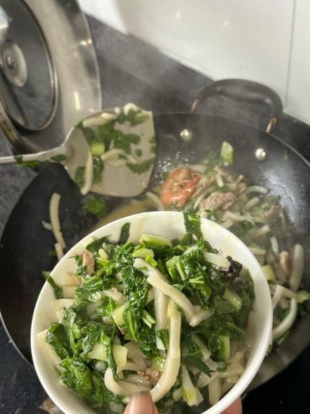 青菜炒年糕怎么做_家常做法步骤详解-第2张图片-山城妙识