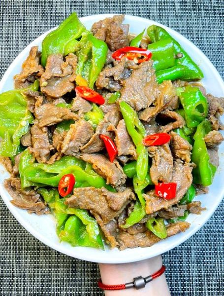 青椒炒牛肉为什么会苦_怎么补救-第1张图片-山城妙识 青椒炒牛肉为什么会苦_怎么补救-第1张图片-山城妙识