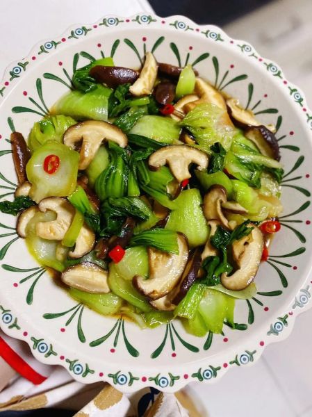 香菇油菜炒肉怎么做_香菇油菜炒肉先炒什么-第1张图片-山城妙识 香菇油菜炒肉怎么做_香菇油菜炒肉先炒什么-第1张图片-山城妙识