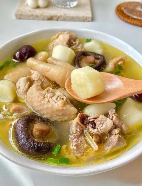 香菇炖鸡汤放什么调料_香菇炖鸡汤要不要放料酒-第3张图片-山城妙识