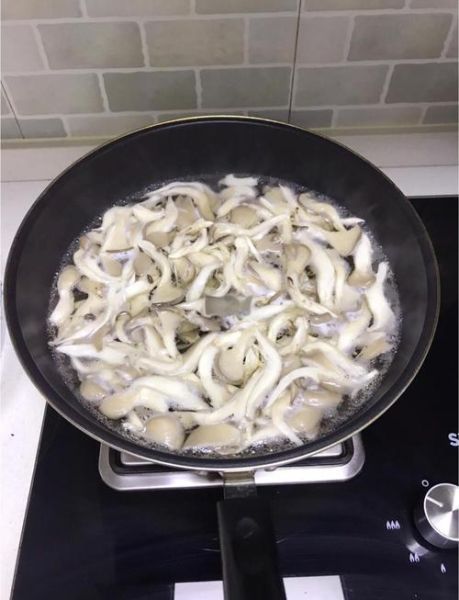 炸蘑菇要不要焯水_炸蘑菇焯水好还是不焯水好-第2张图片-山城妙识