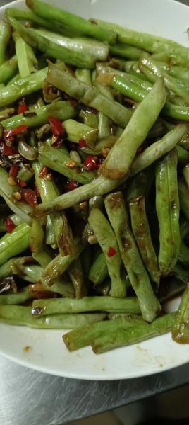 腊肉炒豆角怎么做好吃_腊肉炒豆角用焯水吗-第1张图片-山城妙识 腊肉炒豆角怎么做好吃_腊肉炒豆角用焯水吗-第1张图片-山城妙识