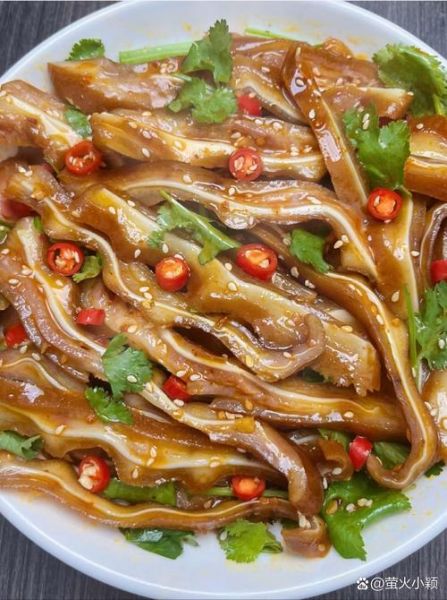 凉拌猪耳朵怎么做好吃_凉拌猪耳朵的调料配方-第2张图片-山城妙识