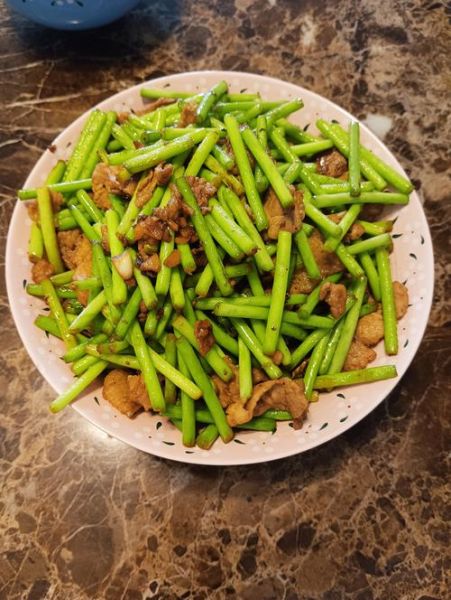 蒜苔炒肉的热量是多少_减肥能吃吗-第1张图片-山城妙识 蒜苔炒肉的热量是多少_减肥能吃吗-第1张图片-山城妙识