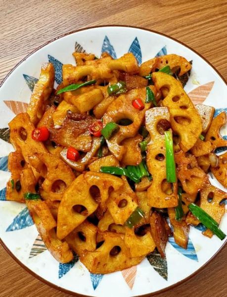 莲藕怎么炒又脆又好吃_莲藕炒不黑的技巧-第1张图片-山城妙识 莲藕怎么炒又脆又好吃_莲藕炒不黑的技巧-第1张图片-山城妙识