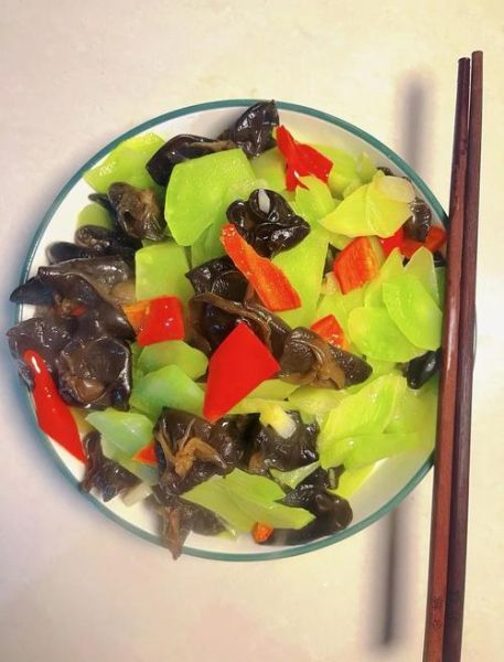 木耳炒什么素菜好吃_木耳炒素菜的搭配秘诀-第1张图片-山城妙识