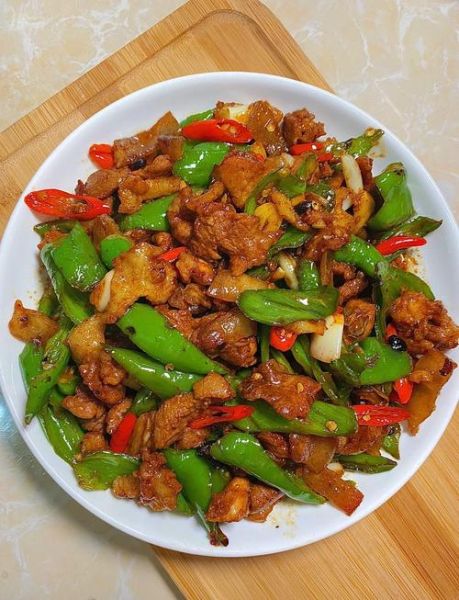 甜椒怎么做好吃_甜椒炒肉的做法-第1张图片-山城妙识