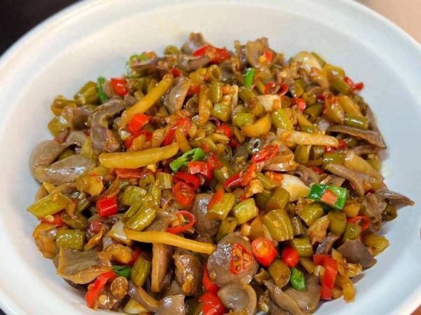 酸豆角炒鸡胗怎么做_酸豆角炒鸡胗要焯水吗-第3张图片-山城妙识