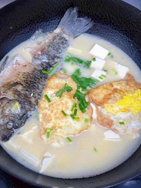 鲤鱼炖豆腐汤怎么做_鲤鱼炖豆腐汤的家常做法-第1张图片-山城妙识