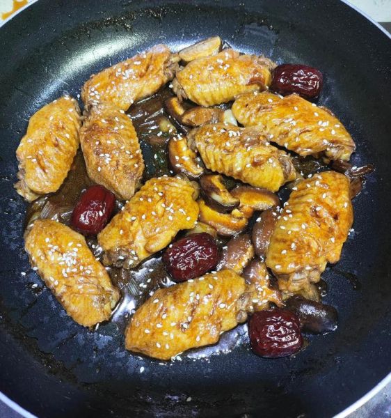 鸡翅怎么红烧又嫩又好吃_红烧鸡翅怎么做才入味-第1张图片-山城妙识