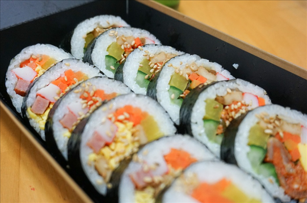 紫菜包饭中毒症状_紫菜包饭中毒怎么办-第1张图片-山城妙识