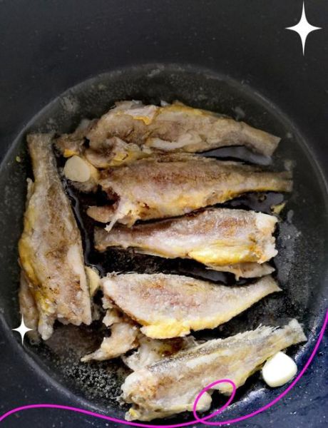 煎黄花鱼怎么又酥又脆_黄花鱼不碎不粘锅技巧-第1张图片-山城妙识