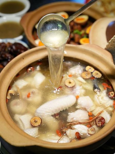 煲鸡汤怎么煲才好喝_煲鸡汤放什么料最香-第2张图片-山城妙识