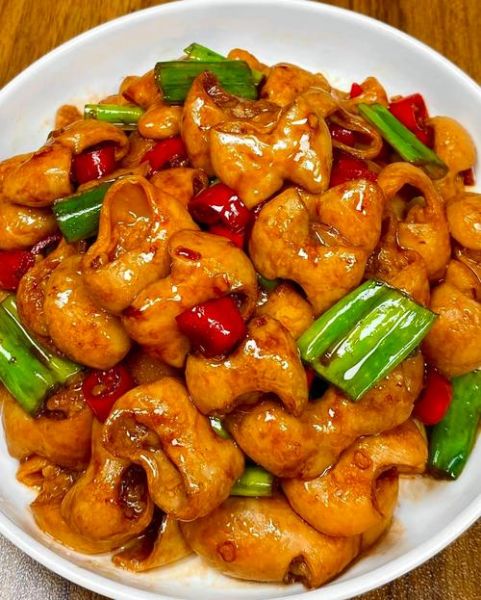 四川正宗干煸肥肠怎么做_干煸肥肠要不要焯水-第1张图片-山城妙识