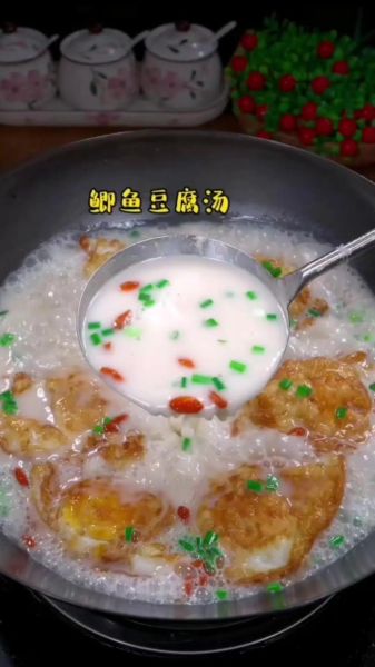 鲫鱼汤怎么炖好喝_鲫鱼的家常做法带汤-第2张图片-山城妙识