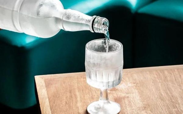 马提尼鸡尾酒怎么调_马提尼鸡尾酒配方比例-第3张图片-山城妙识